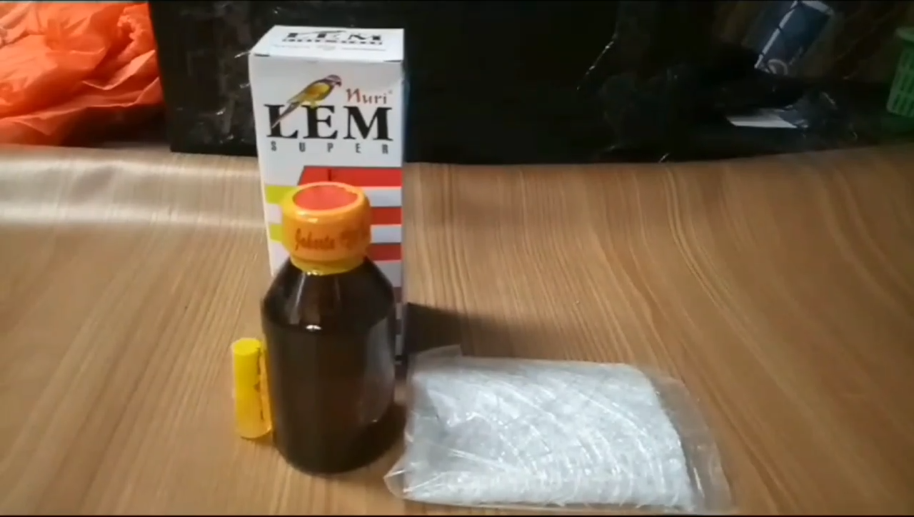 Lem Fiber Merk Nuri: Lem Kering dan Tahan Lama untuk Interior & Konstruksi