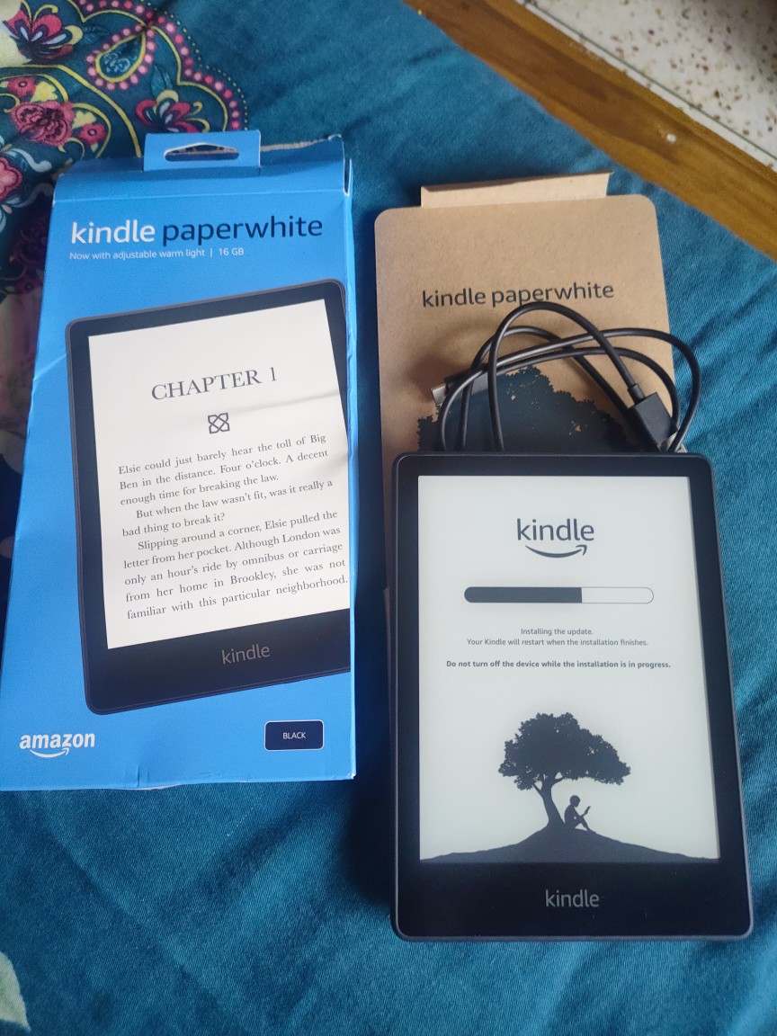 Kindle Paperwhite Box